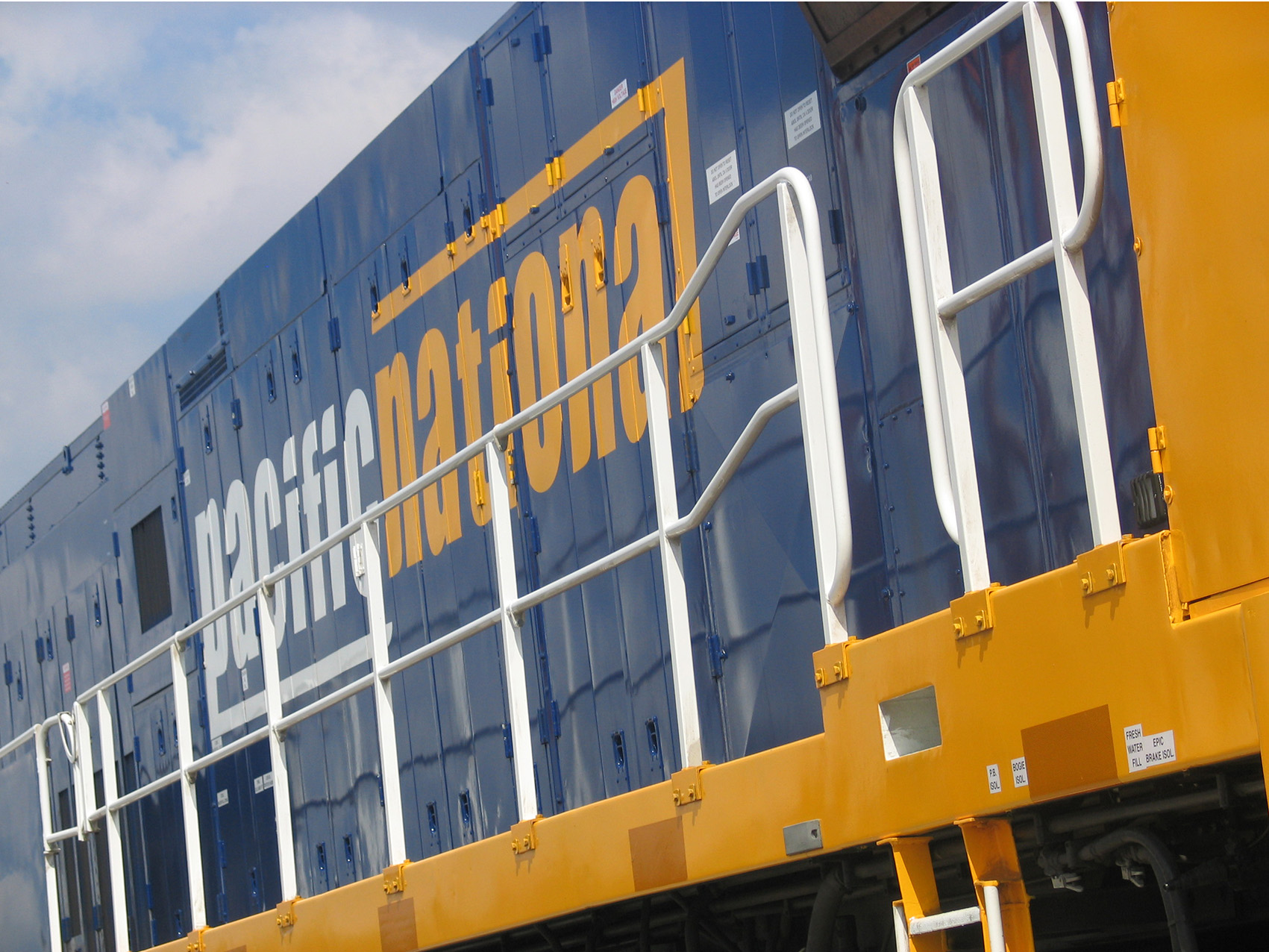 Pacific National launches news RMG cranes | News