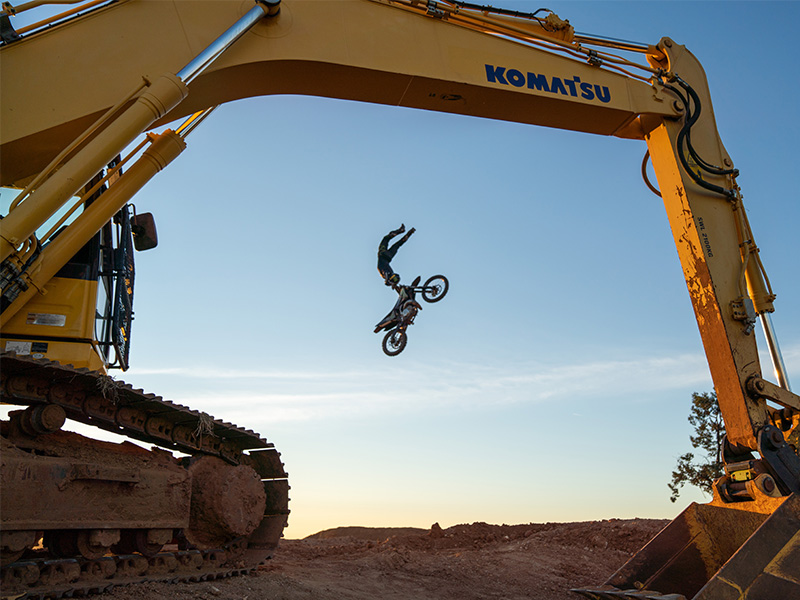 Komatsu’s Intelligent Machine Control helps Mighty Machines TV