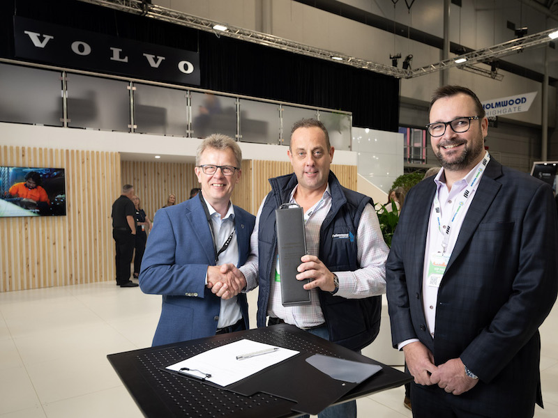 Volvo sells first Australian FH electric truck to major operator | News
