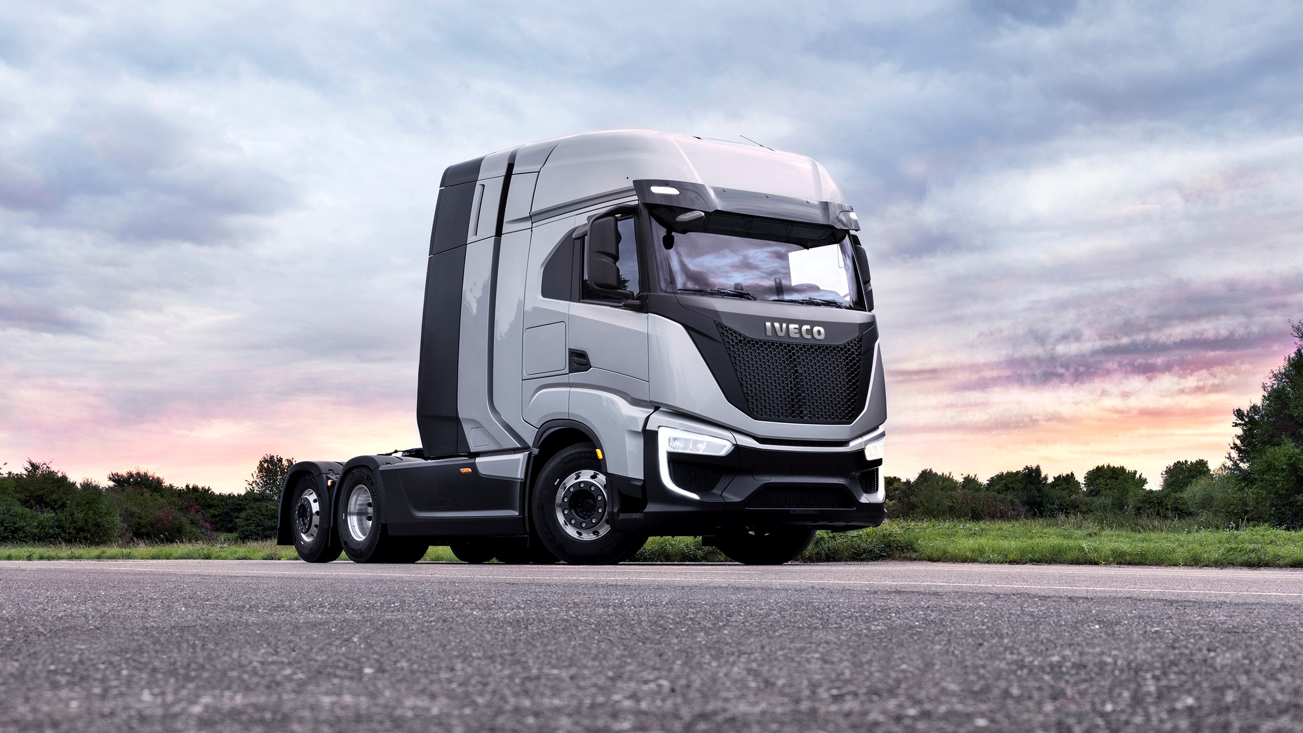 Iveco stamps its name on a new range of alternative energy heavy duty ...