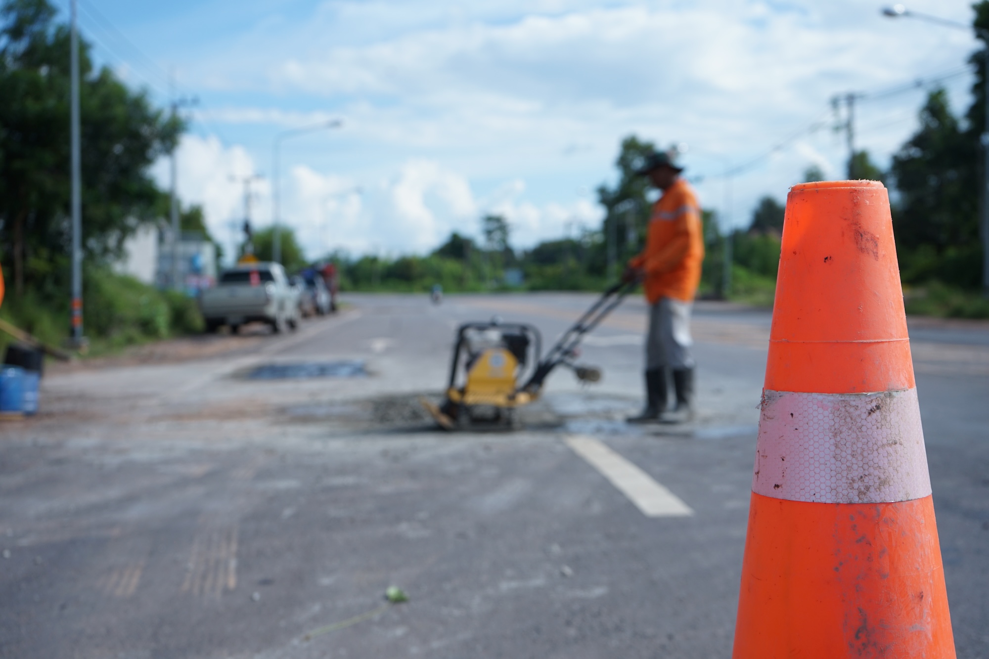 Council calls on government to fix its roads - Fully Loaded