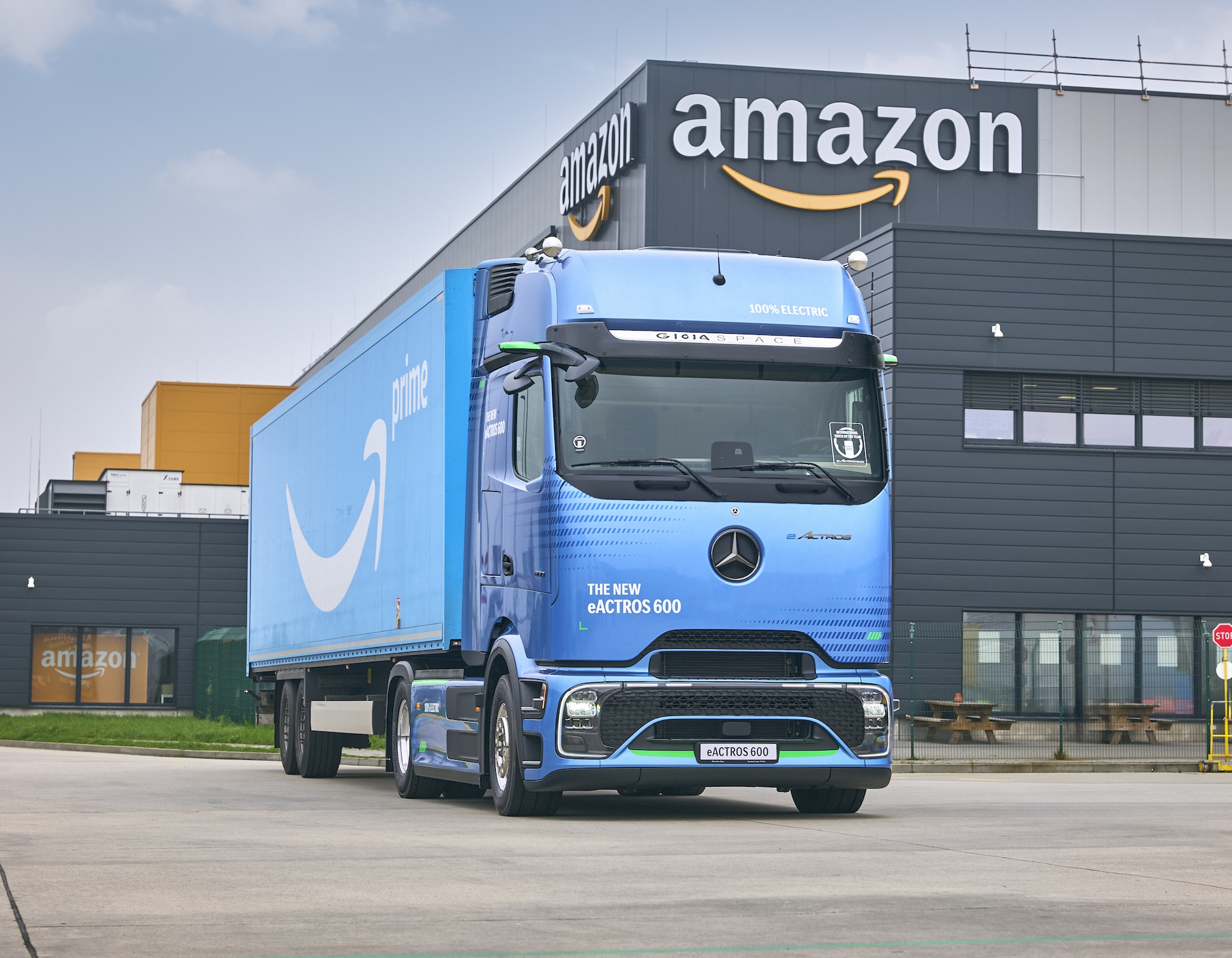 Amazon makes historic electric truck order - Fully Loaded